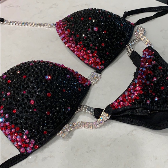 Crystallinibikini In 2022 Bikini Competition Sparkly Bikinis Bikini ...